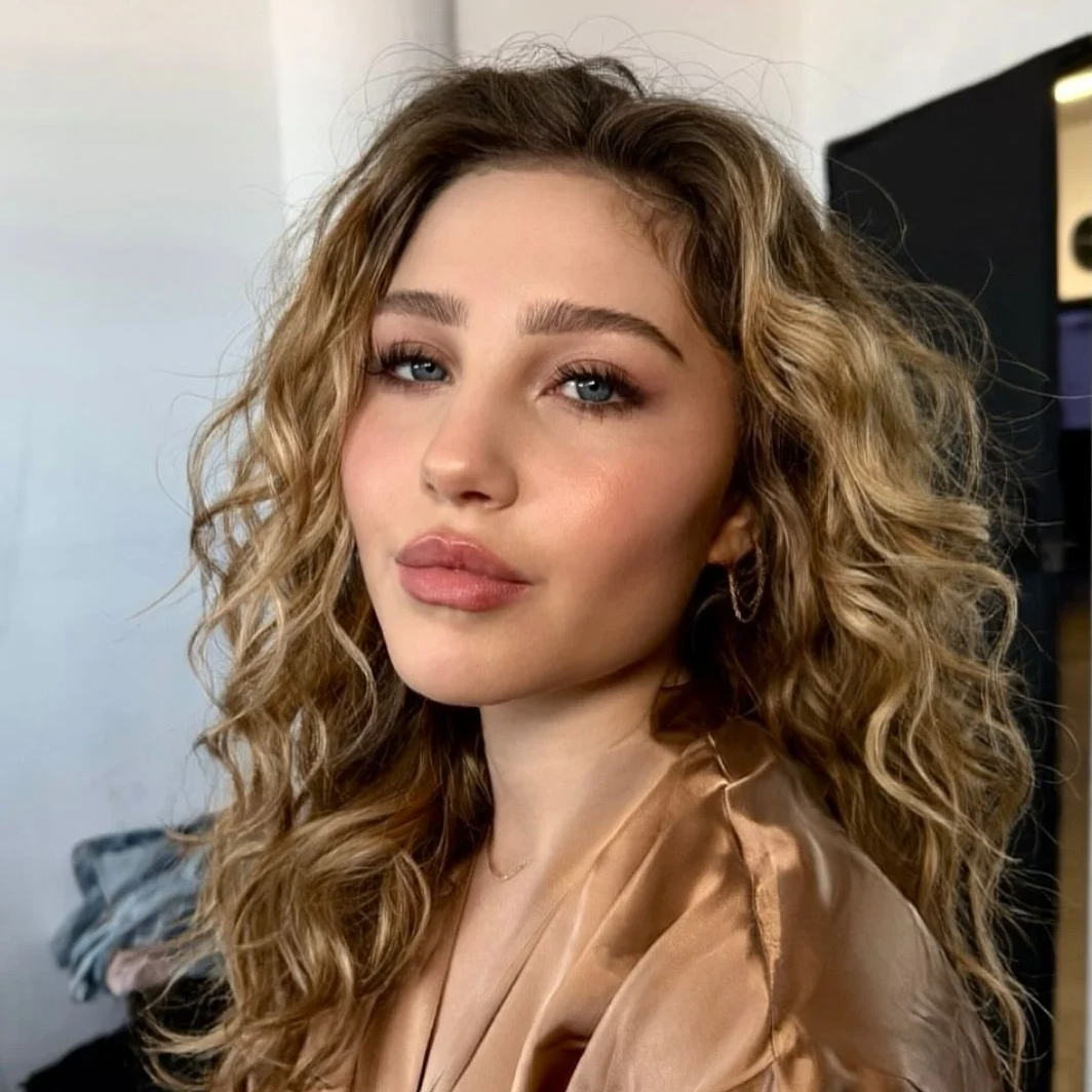 Ella Anderson AI Voice Generator | Jammable AI Covers